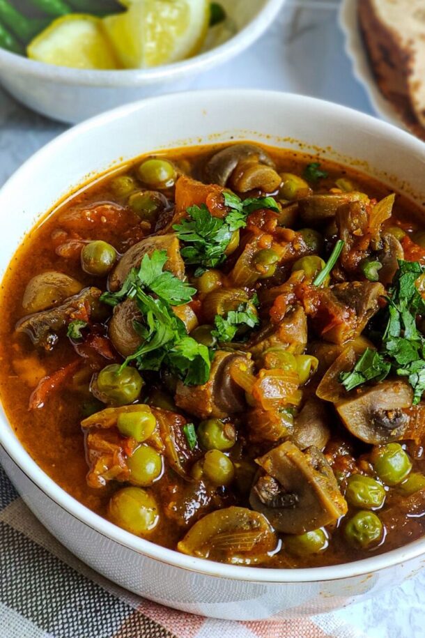 Matar mushroom - a delicious vegan and gluten-free curry recipe