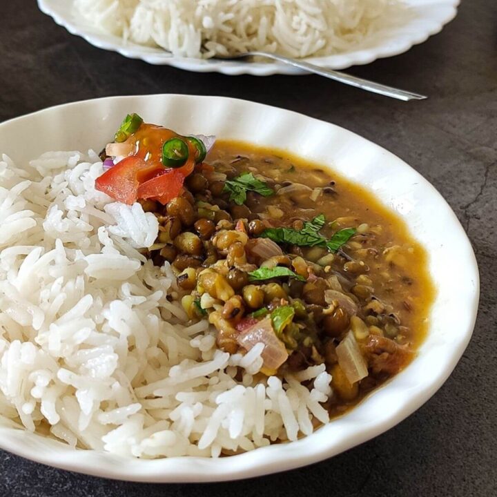 Green mung bean curry (Green moong dal)