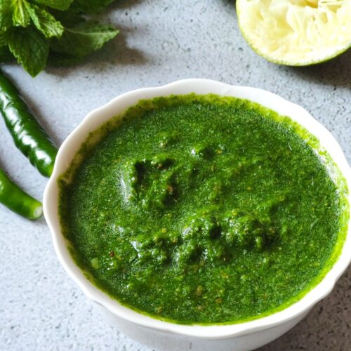 Green mint chutney - A quick and easy refreshing Indian dip