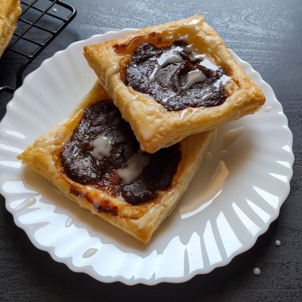 Pumpkin puff pastry with cream cheese - Under 30 minutes fall recipe
