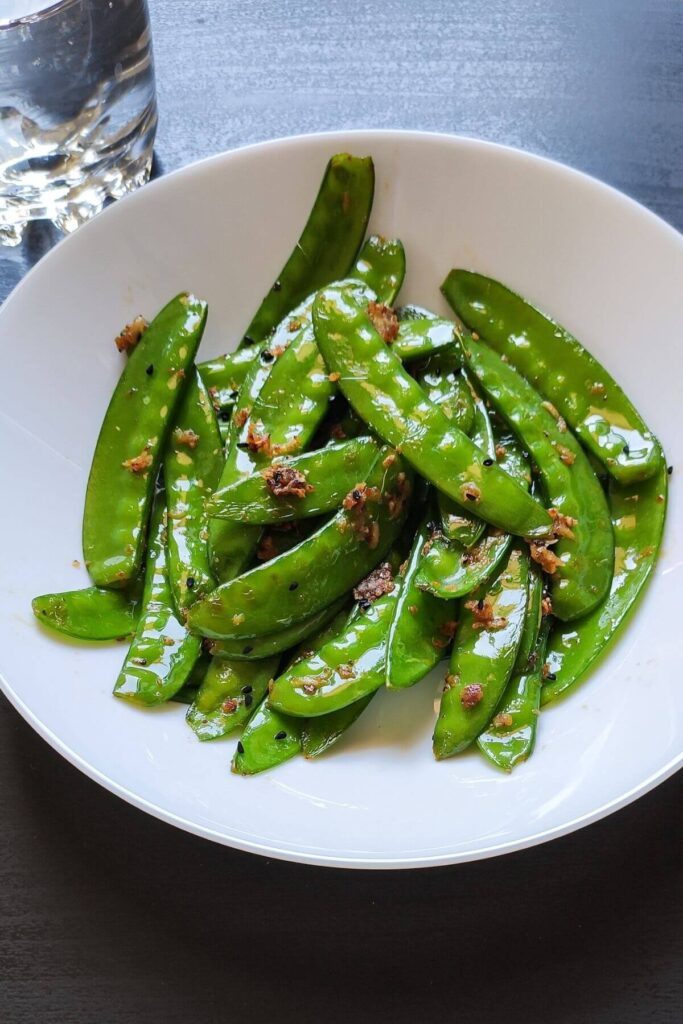 Stir-fried snow peas - A quick under 15 minutes Asian recipe