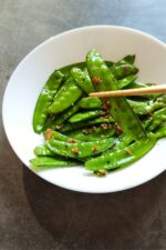 Stir-fried snow peas - A quick under 15 minutes Asian recipe