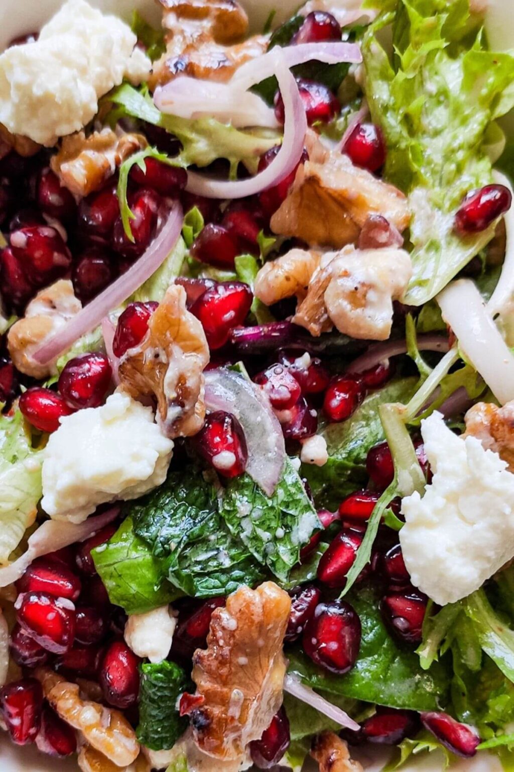 Pomegranate and feta salad - A healthy and tasty Mediterranean salad