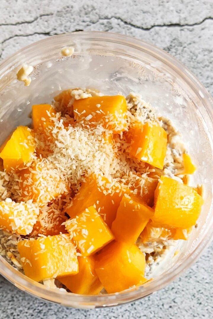 Mango overnight oats