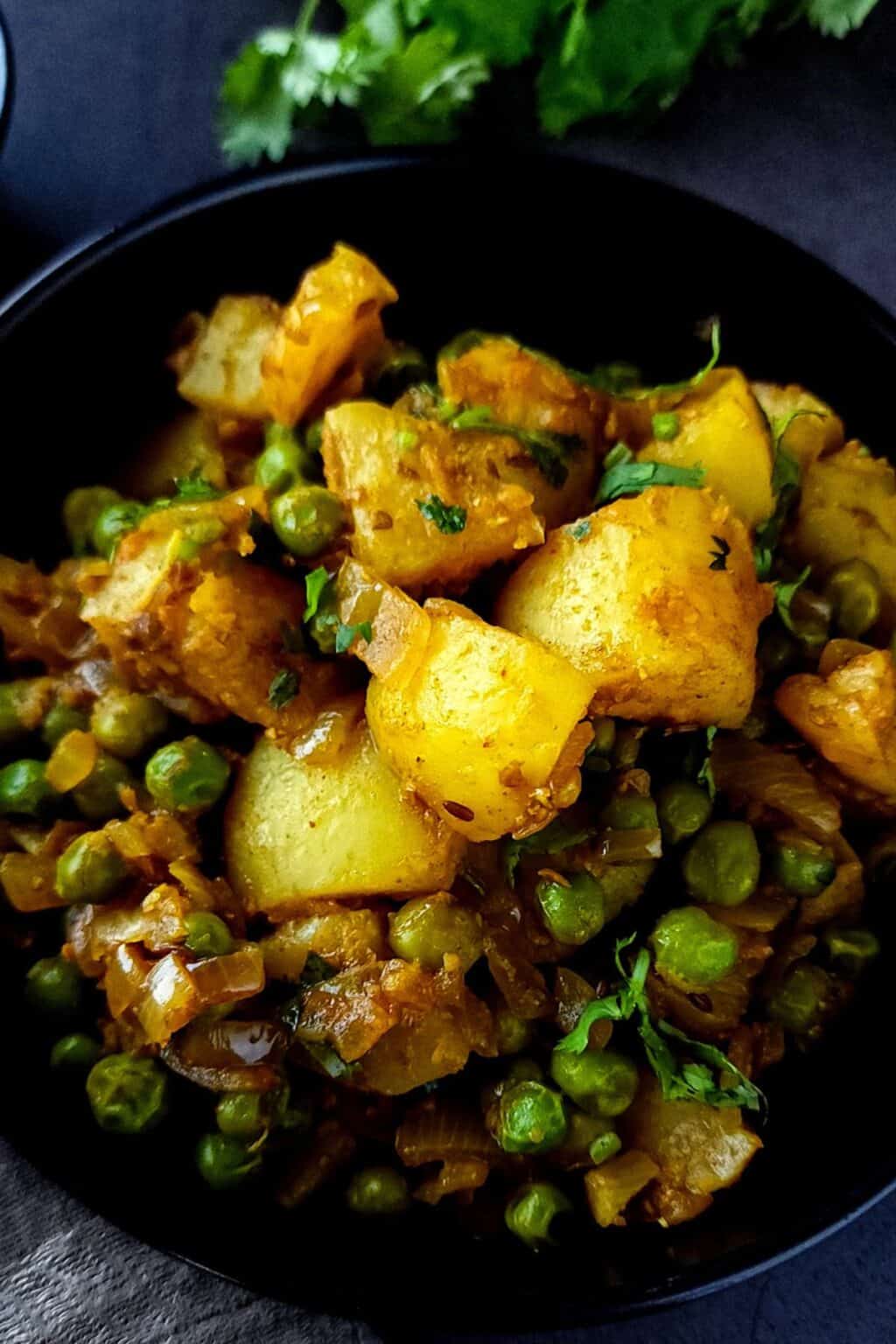 Spicy aloo matar dry-curried potatoes and peas - Greenbowl2soul