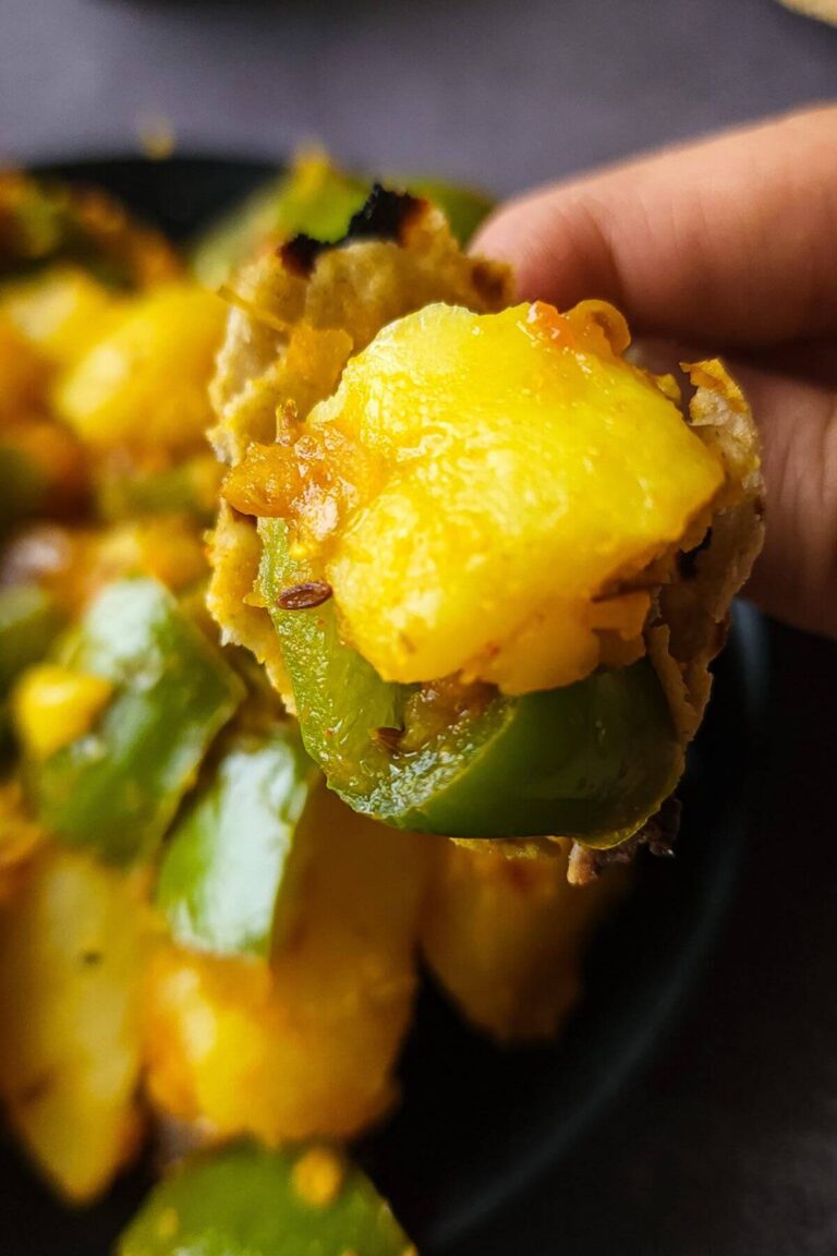 Aloo Shimla mirch (Indian style capsicum with potatoes)