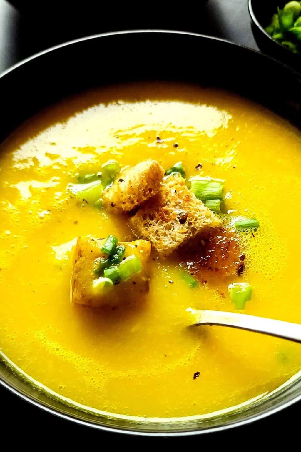 Yellow pepper soup - Greenbowl2soul