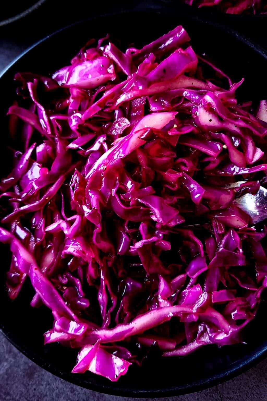 Turkish red cabbage salad