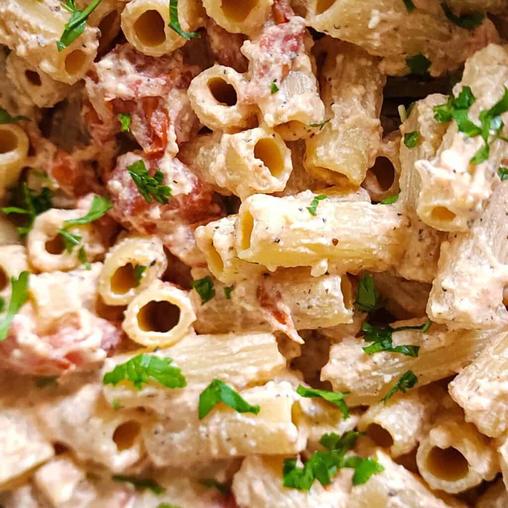 Cherry tomato pasta with spinach & mushrooms-25 minutes recipe